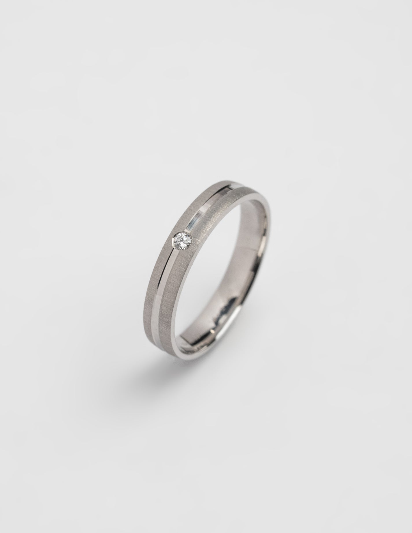 Axis Diamond Ring – Eterno