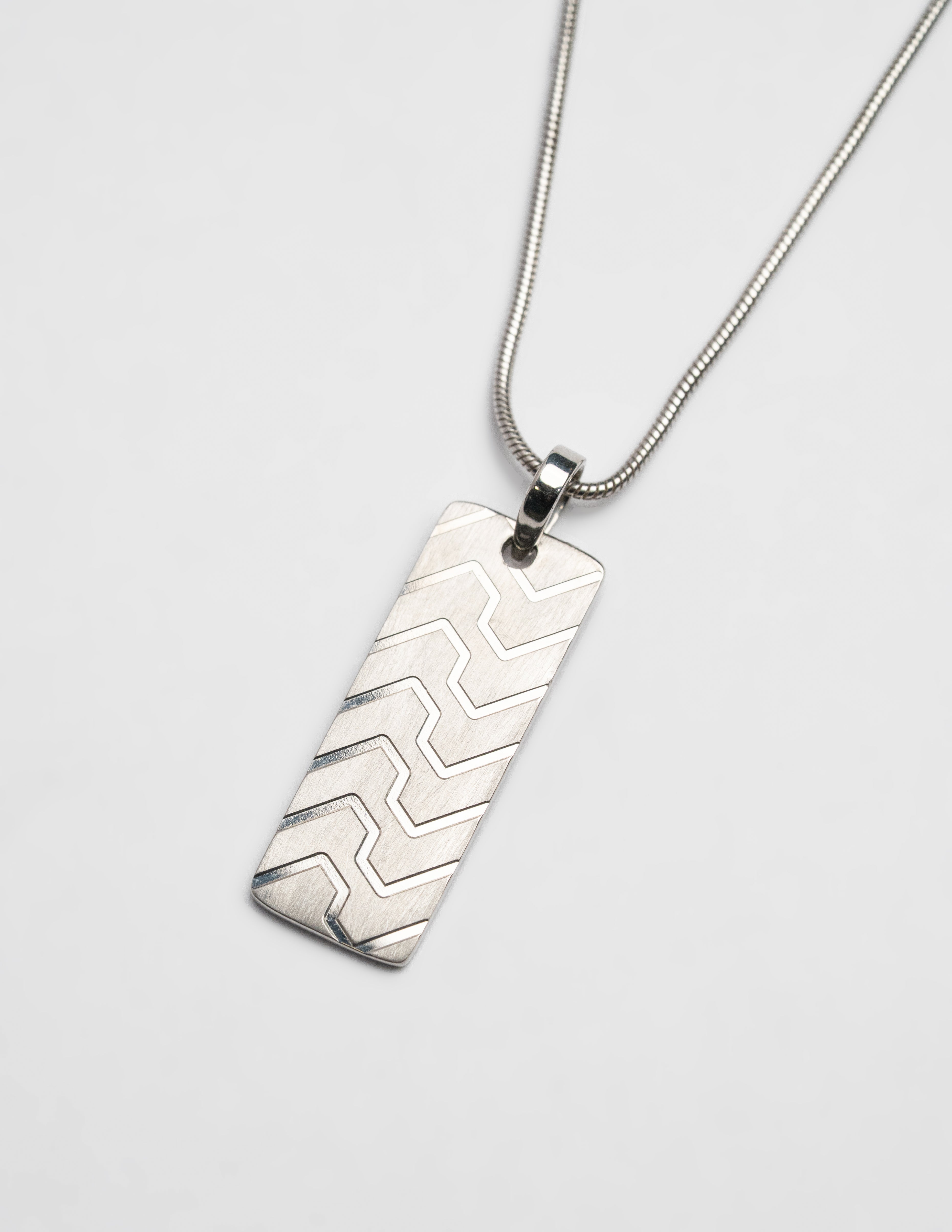 Chevron Pendant – Eterno